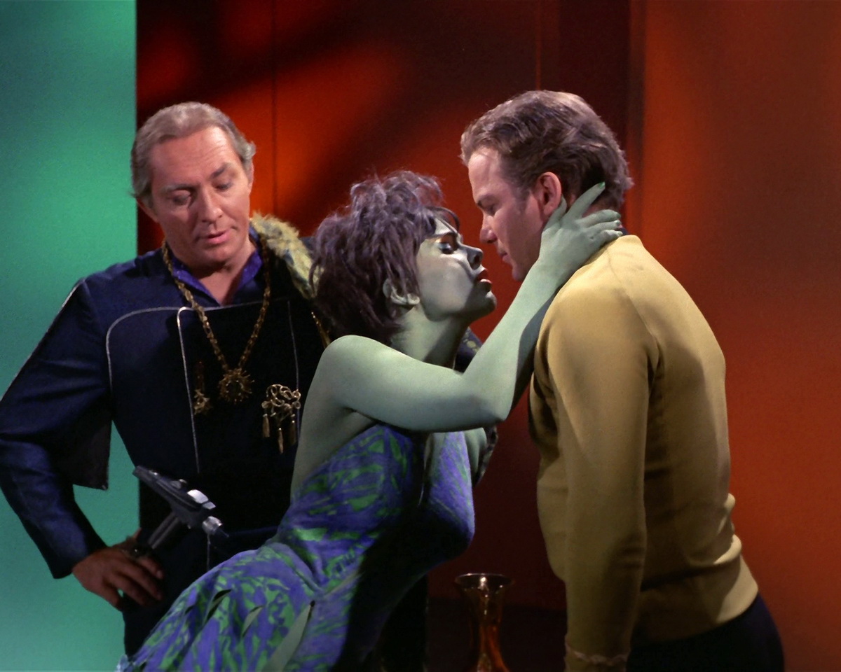 YvonneCraig.com