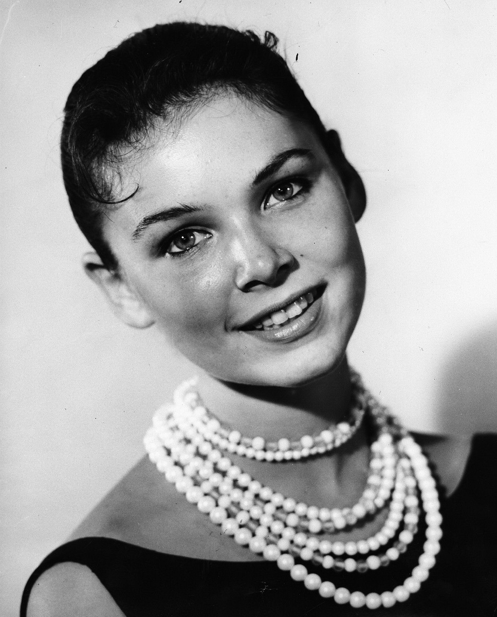 YvonneCraig.com